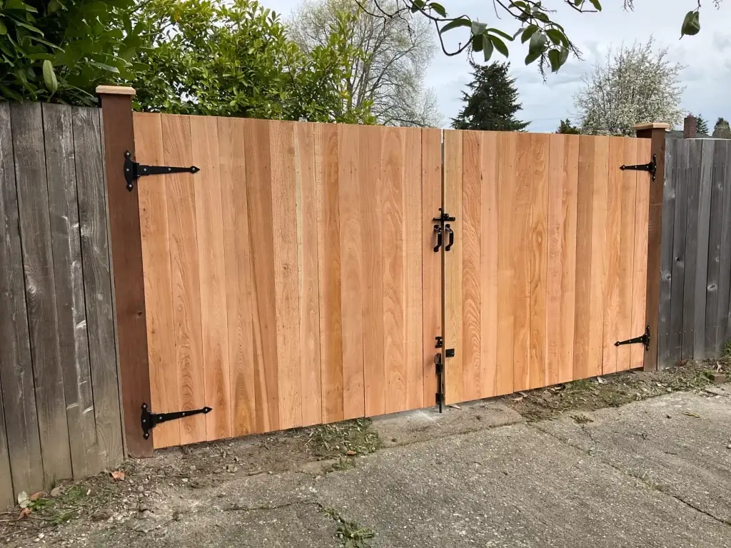 Building a Cedar Fence: Unlock Your Property’s Potential - Inline Fence